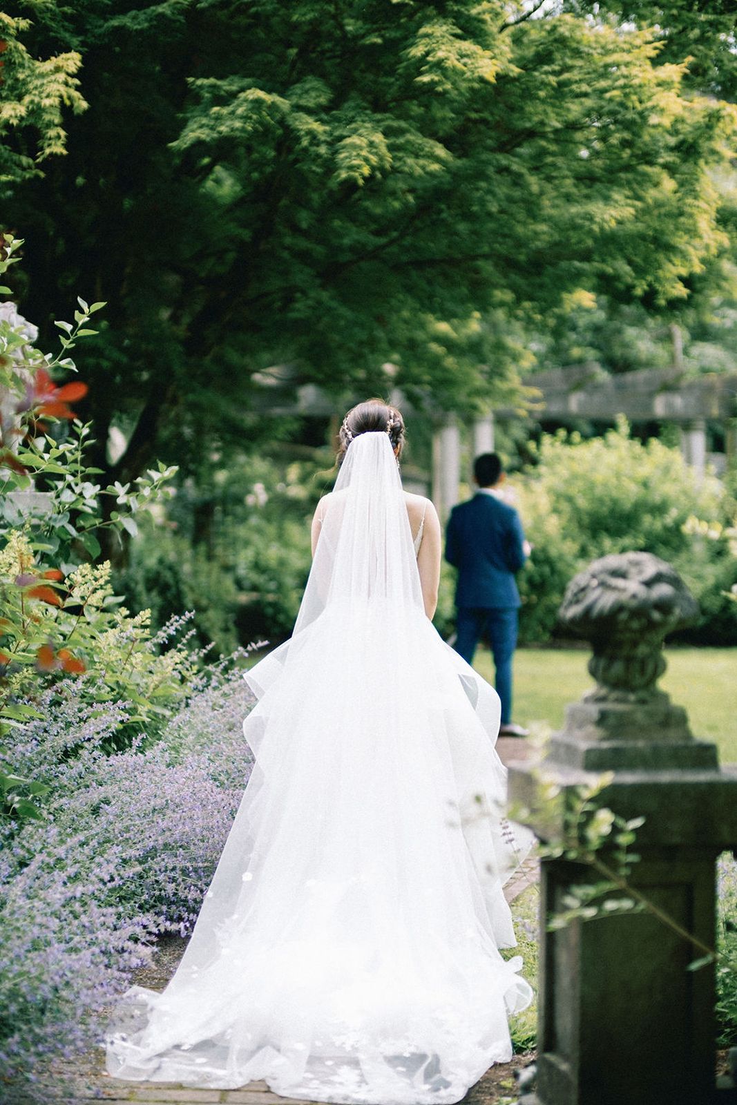 Summer Garden Hycroft Wedding | honourandblessing.com