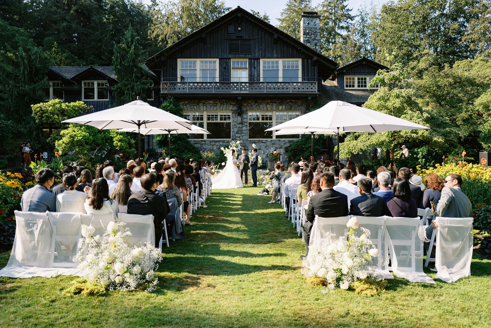 Gorgeous Stanley Park Pavilion Wedding | honourandblessing.com